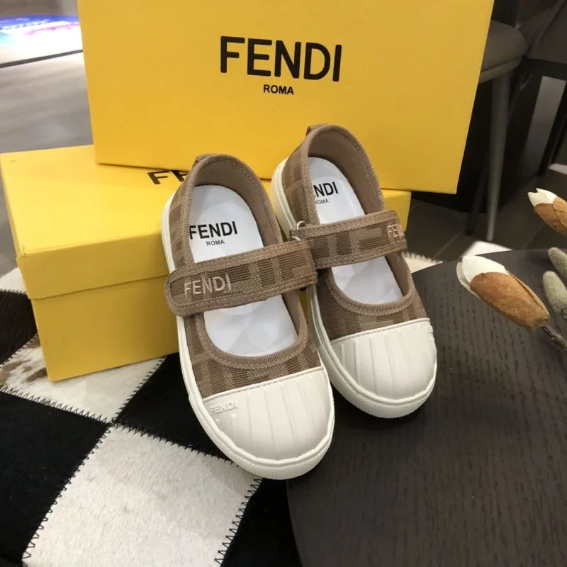 Accurate model FENDI SHOES