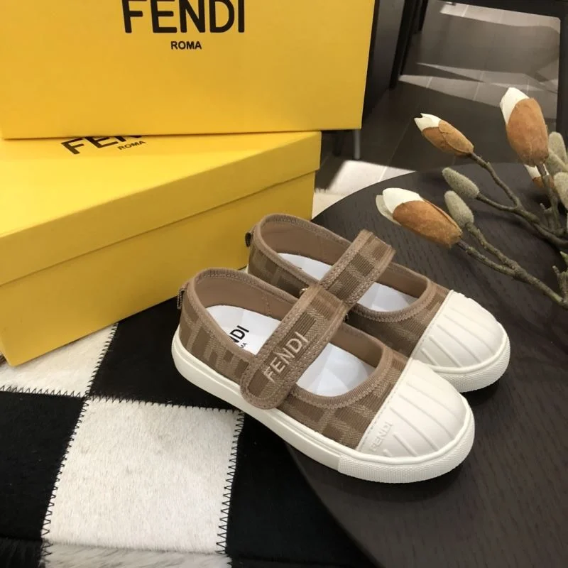 Accurate model FENDI SHOES
