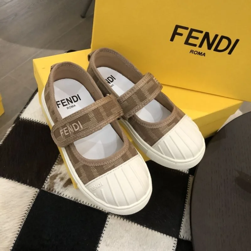 Accurate model FENDI SHOES