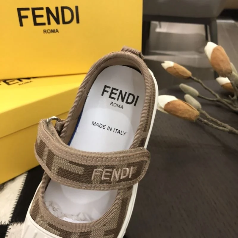 Accurate model FENDI SHOES