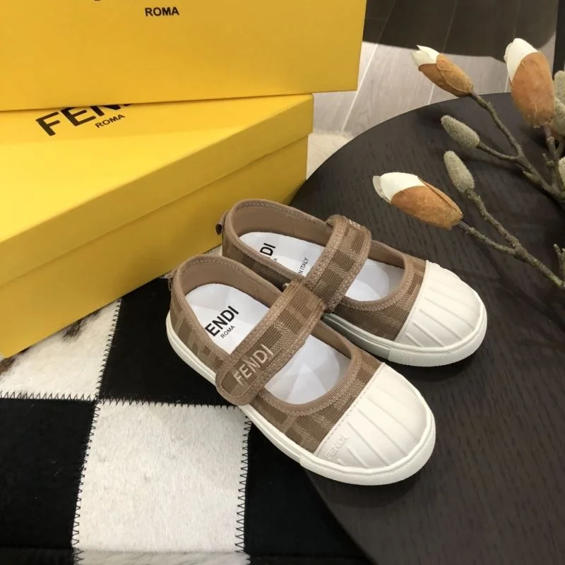 Accurate model FENDI SHOES