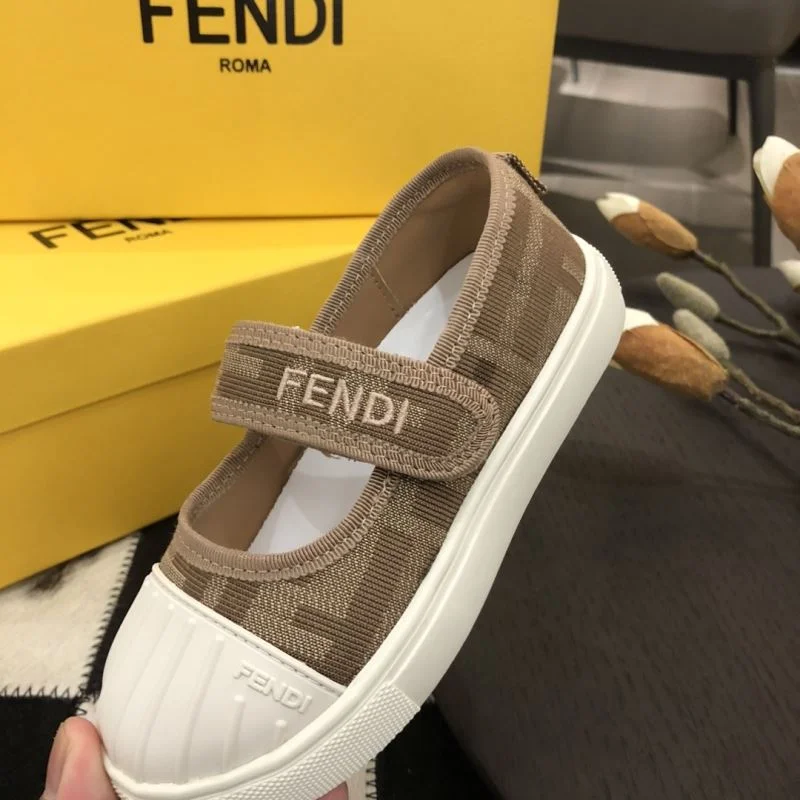 Accurate model FENDI SHOES