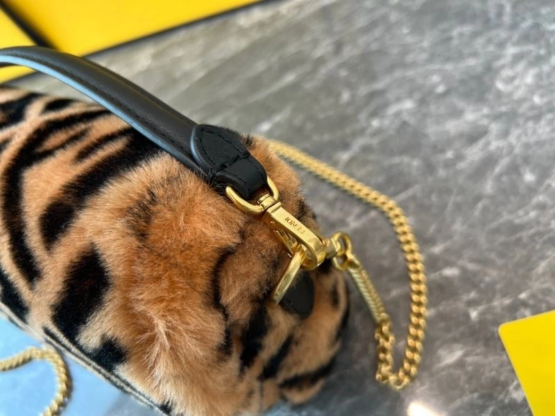 Accurate model Fendi Baguette Bags