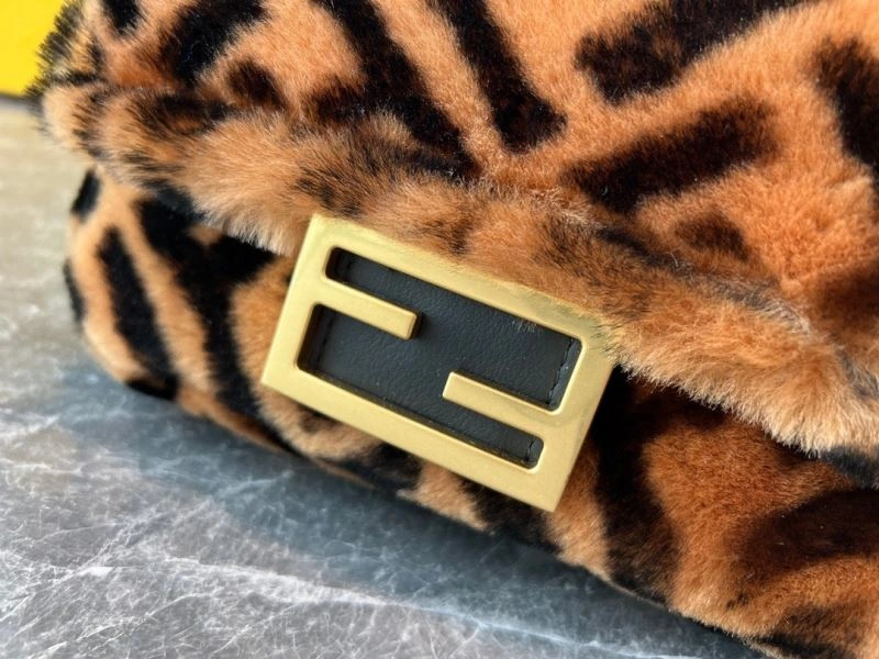 Accurate model Fendi Baguette Bags