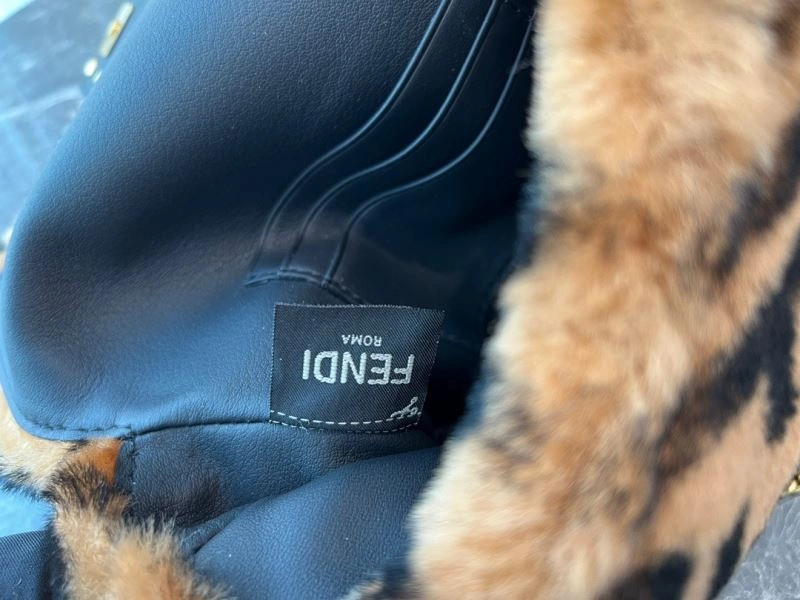 Accurate model Fendi Baguette Bags