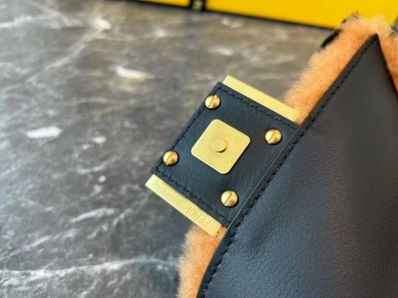 Accurate model Fendi Baguette Bags