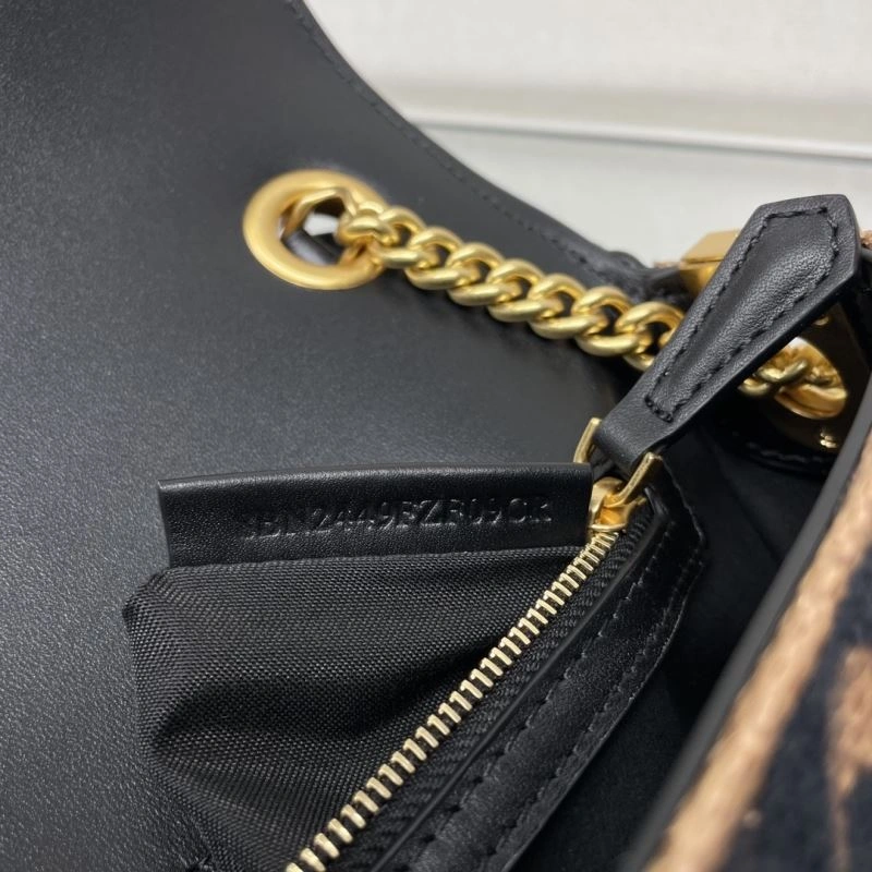 Inexpensive Fendi Baguette Bags