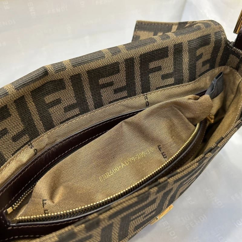 Top match Fendi Baguette Bags