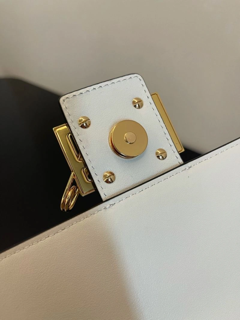 Low-cost Fendi Baguette Bags