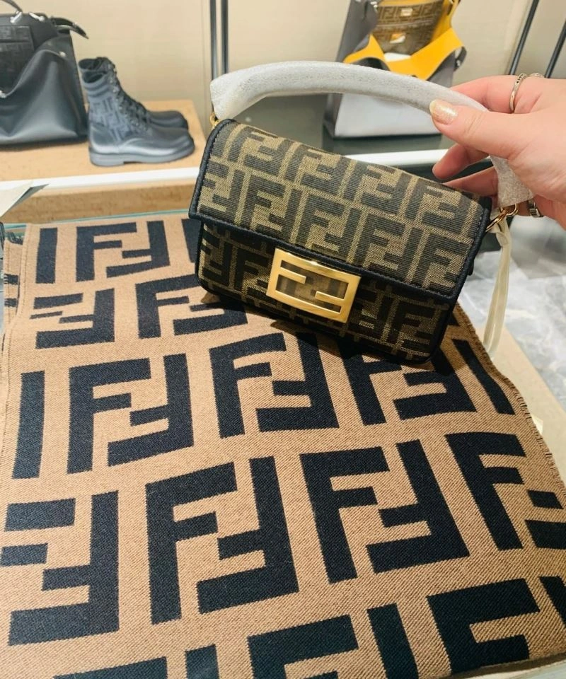 1:1 copy Fendi Baguette Bags
