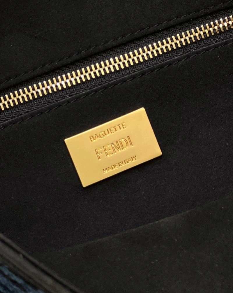 Accurate model Fendi Baguette Bags