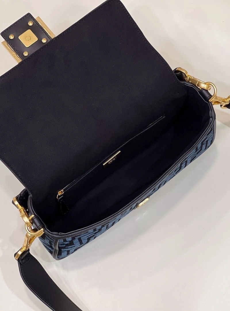 Accurate model Fendi Baguette Bags