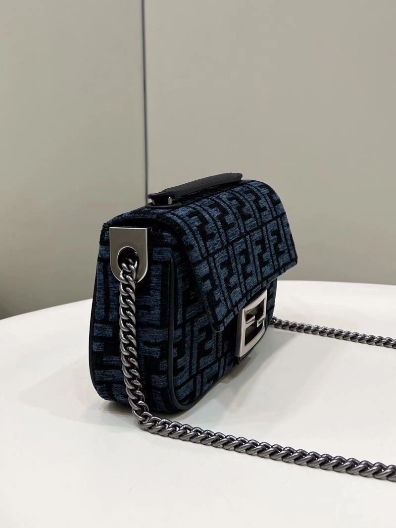 Top mirror Fendi Baguette Bags