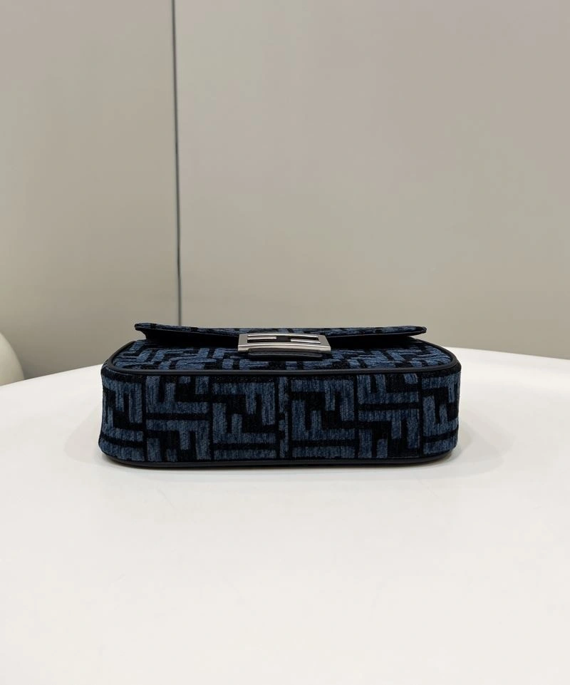 Top mirror Fendi Baguette Bags