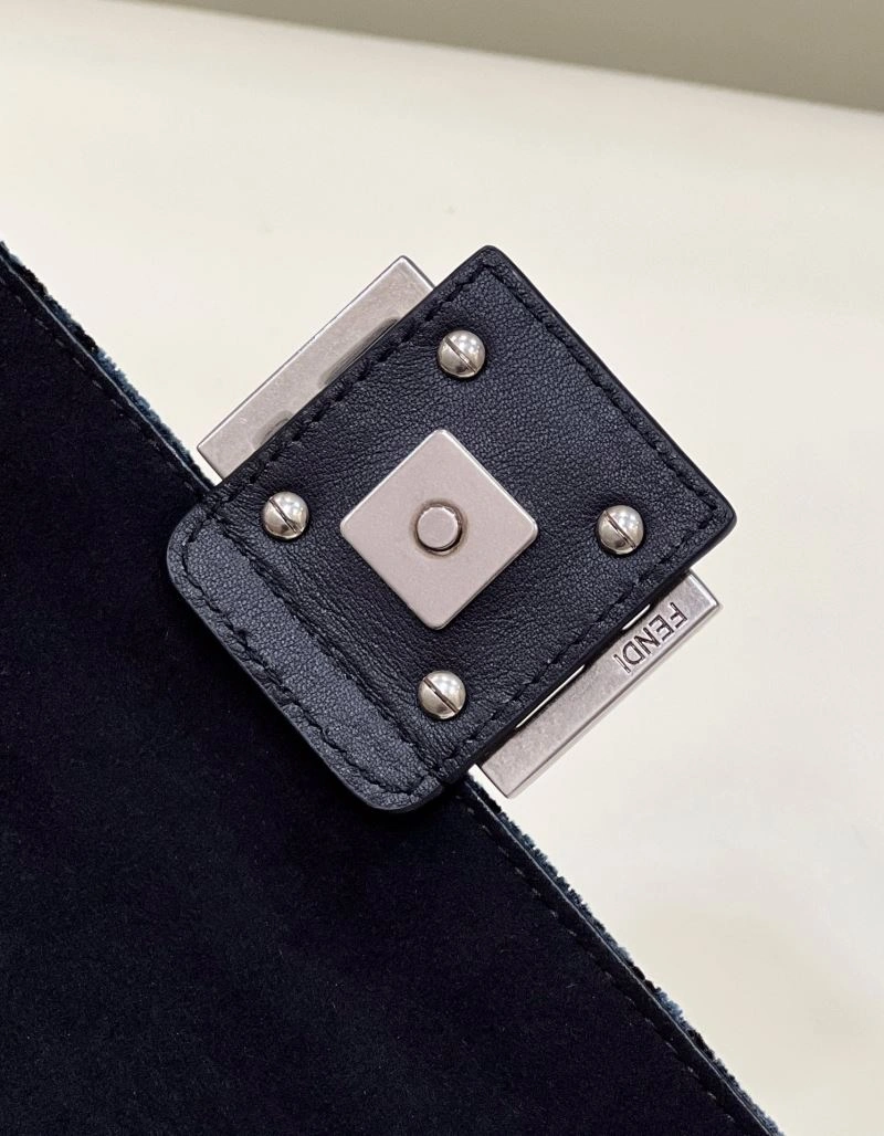 Top mirror Fendi Baguette Bags