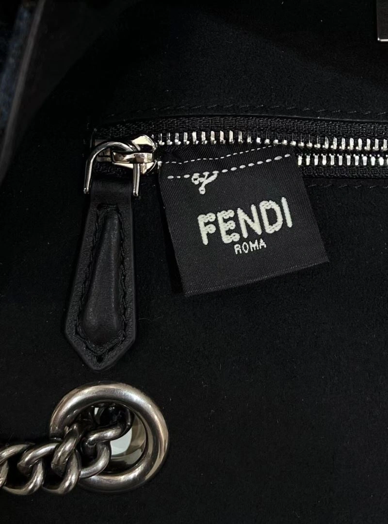 Top mirror Fendi Baguette Bags
