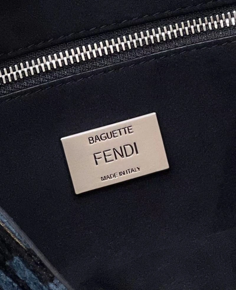 Top mirror Fendi Baguette Bags