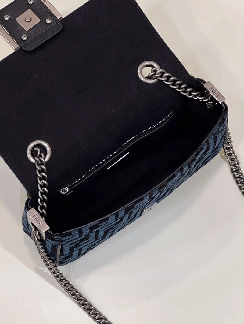 Top mirror Fendi Baguette Bags