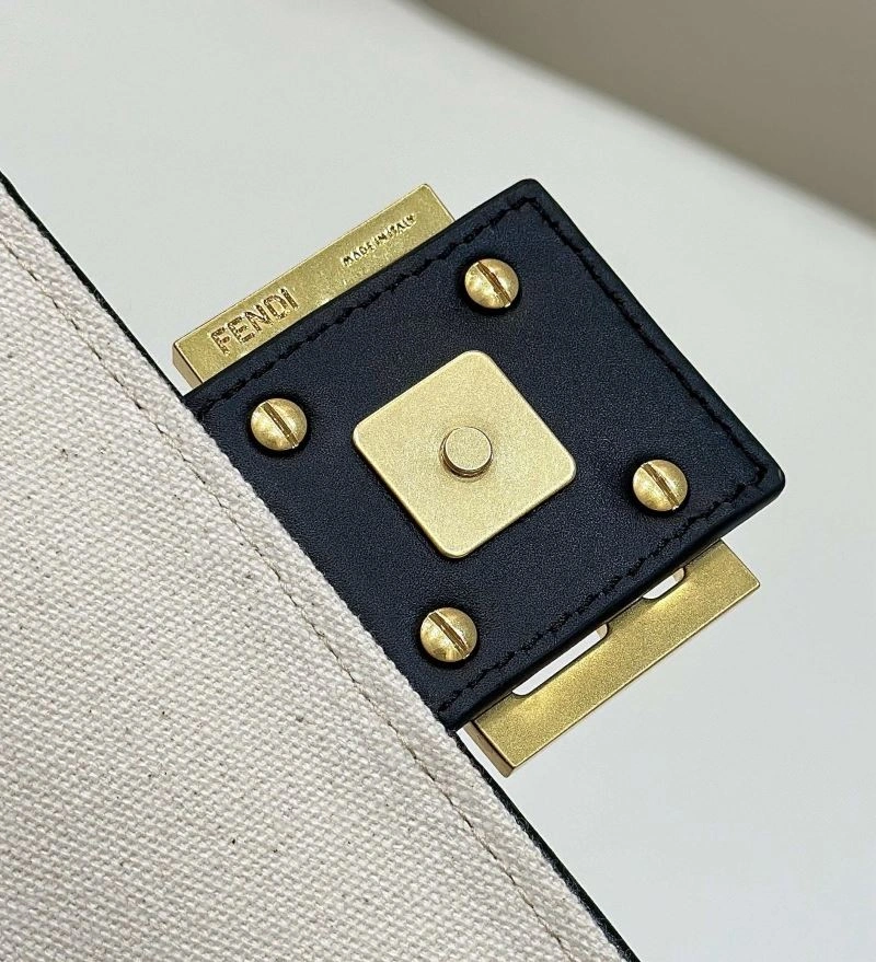 Accurate model Fendi Baguette Bags