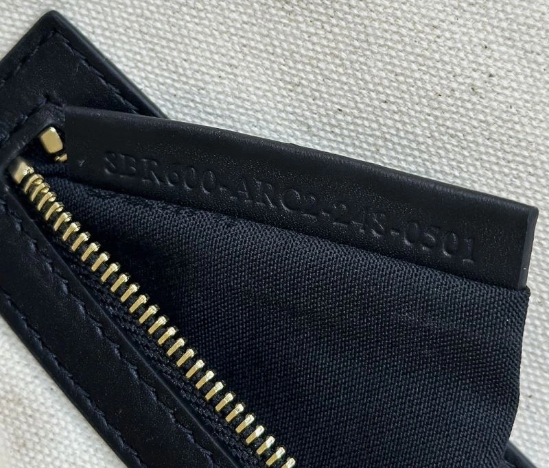 Accurate model Fendi Baguette Bags