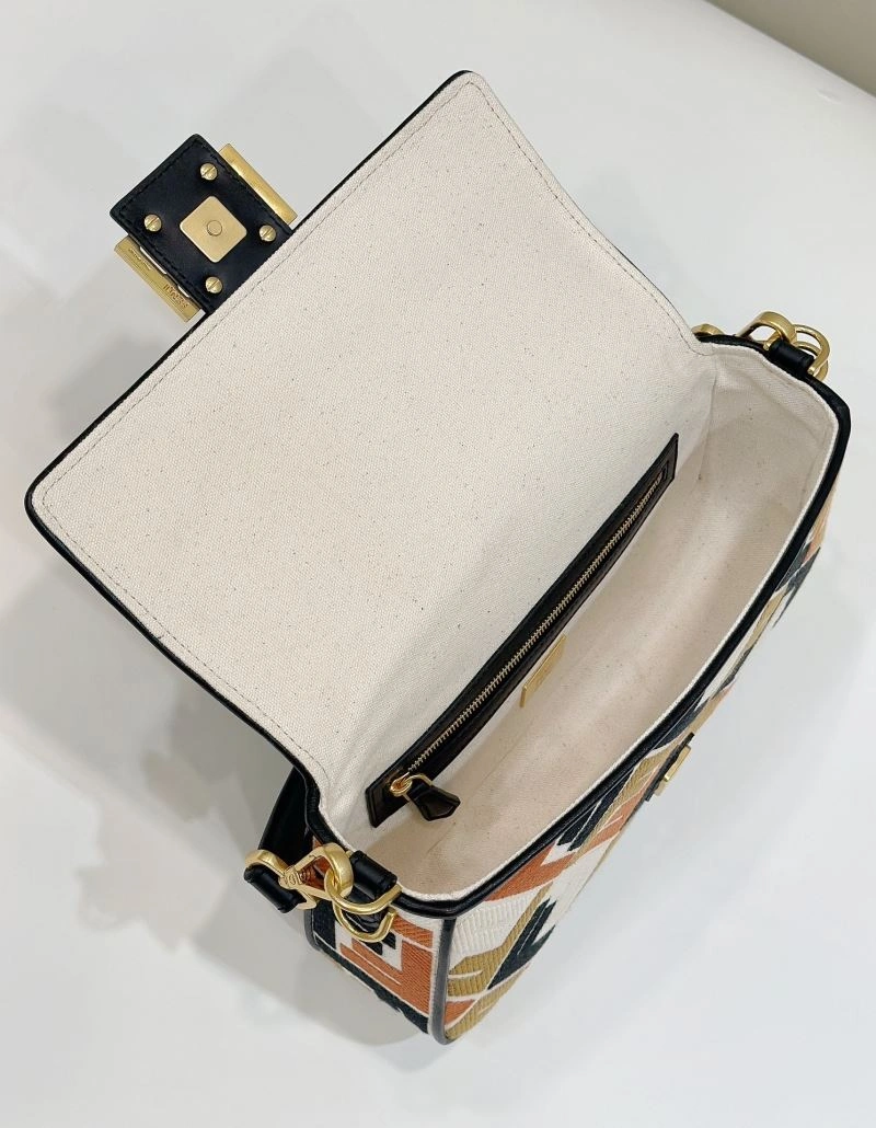 Accurate model Fendi Baguette Bags