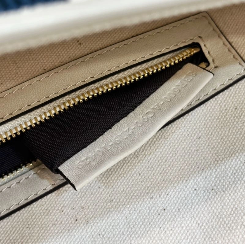 Low-cost Fendi Baguette Bags