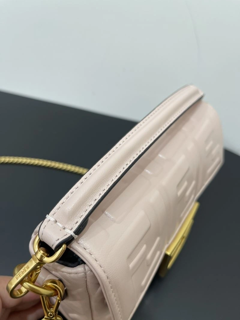 Top mirror Fendi Baguette Bags