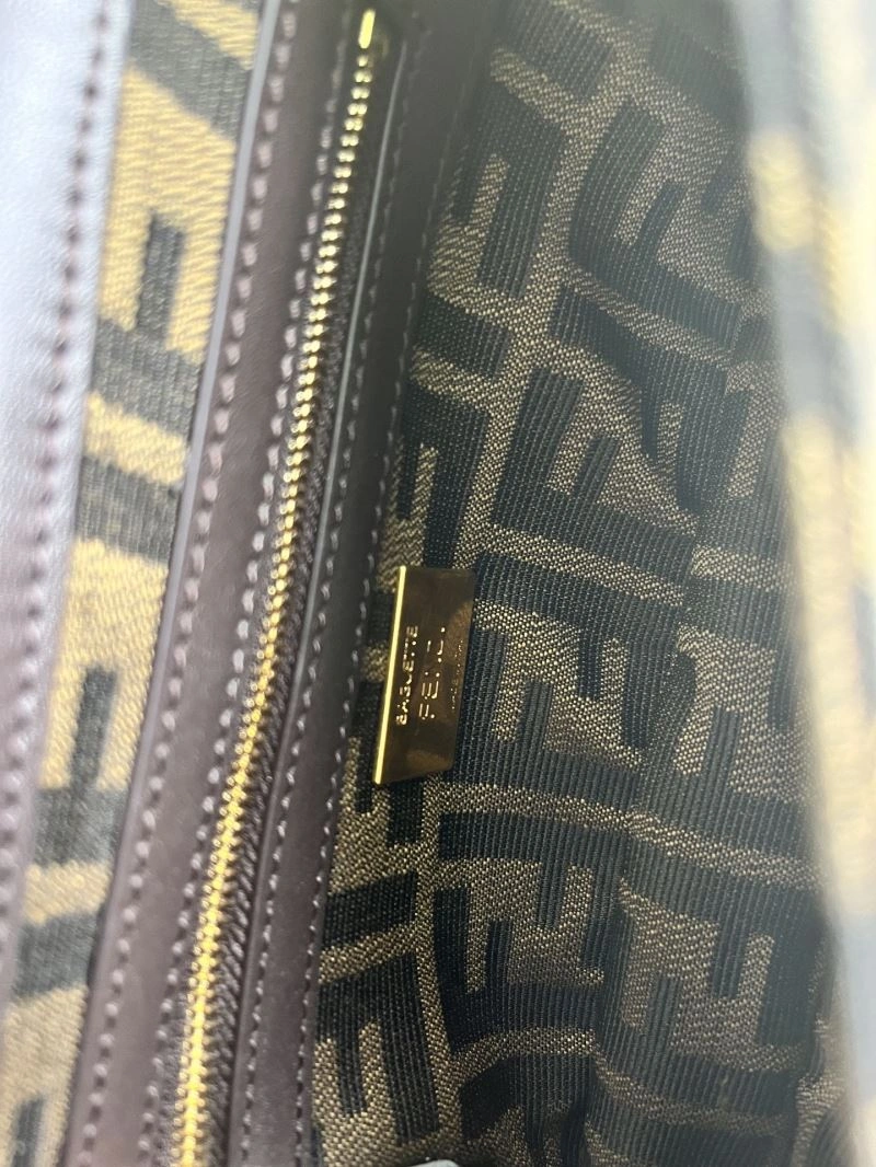 Accurate model Fendi Baguette Bags