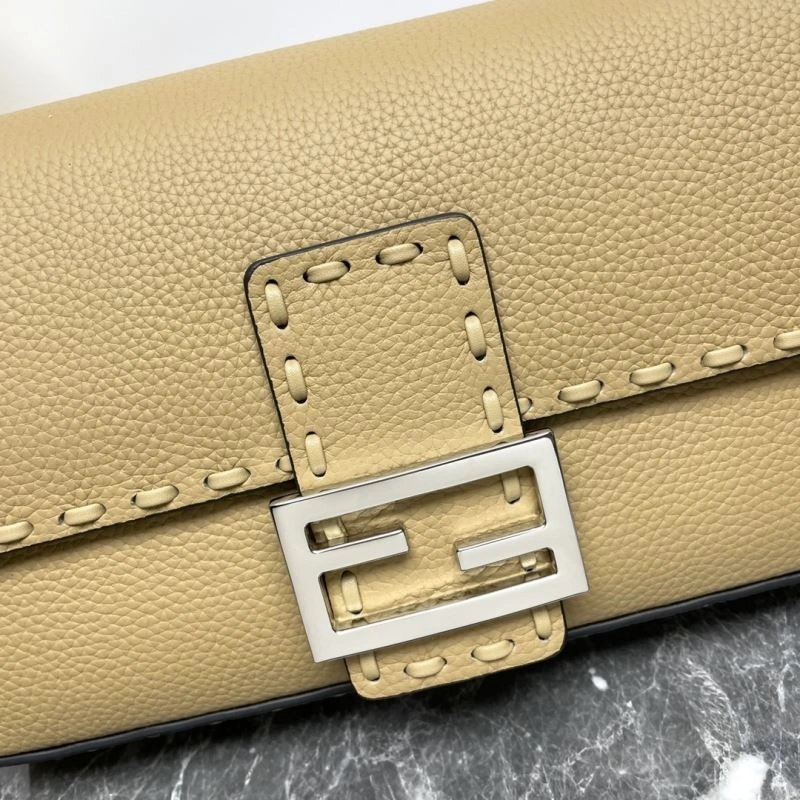 Accurate model Fendi Baguette Bags