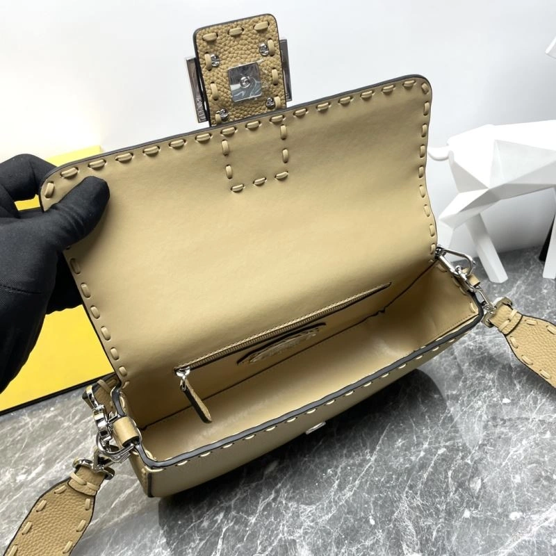 Accurate model Fendi Baguette Bags