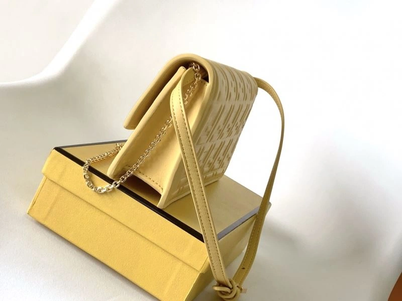 Top mirror Fendi Baguette Bags