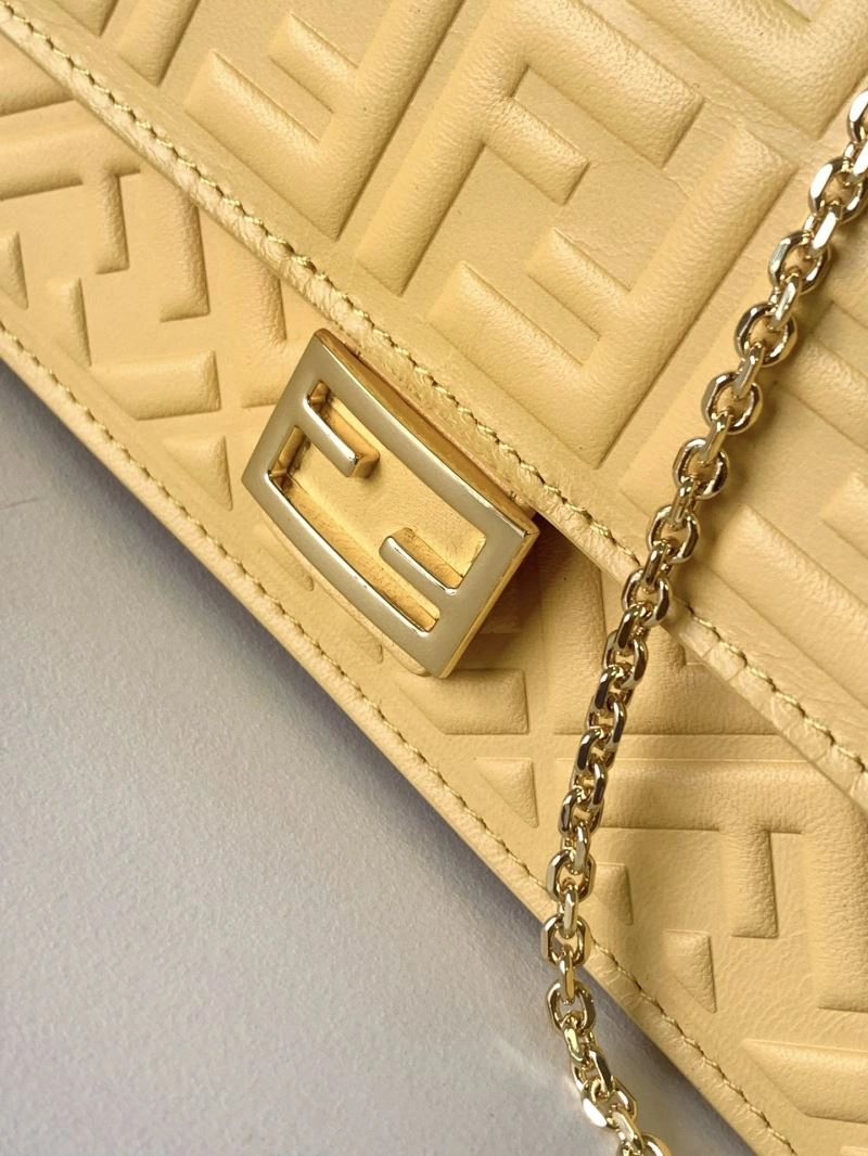 Top mirror Fendi Baguette Bags