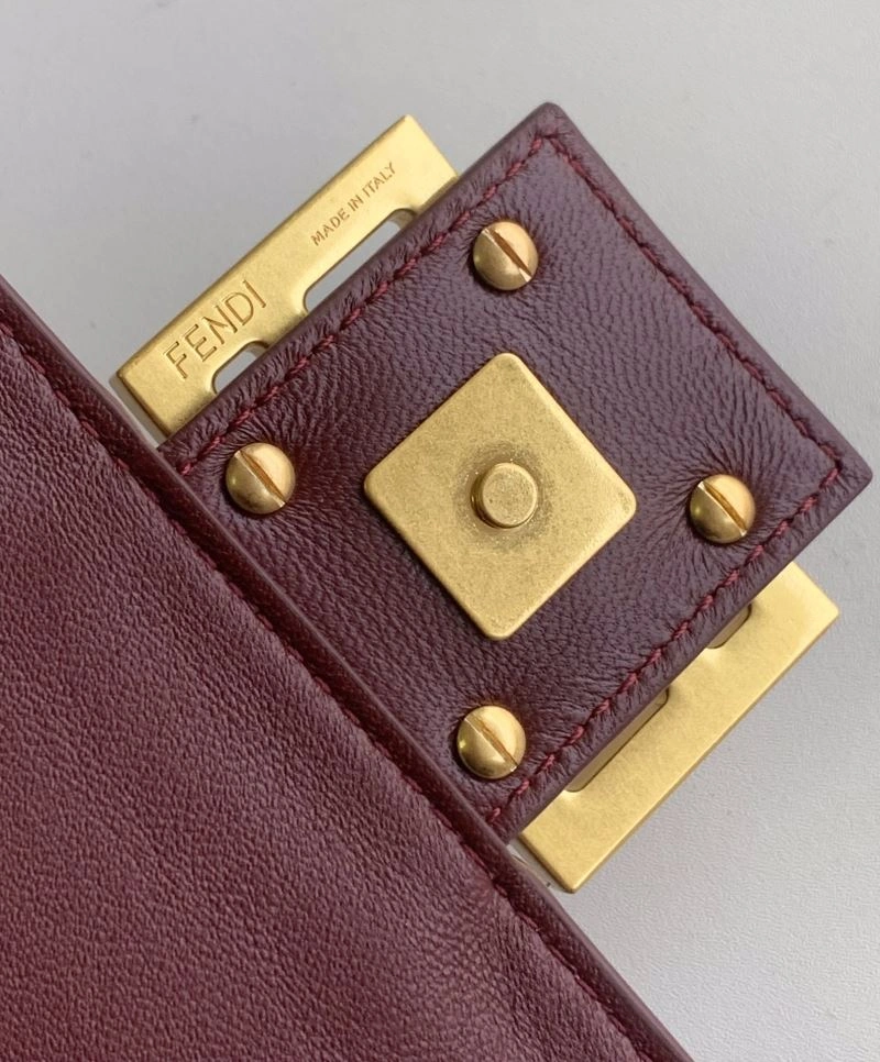 Top mirror Fendi Baguette Bags