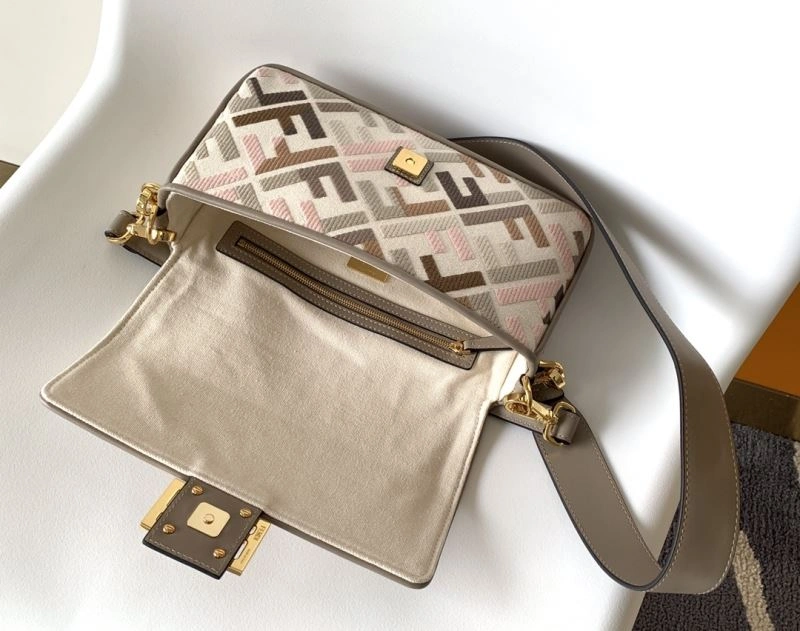 Low-cost Fendi Baguette Bags