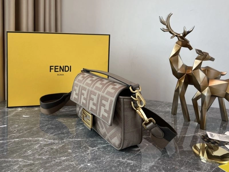 Top match Fendi Baguette Bags