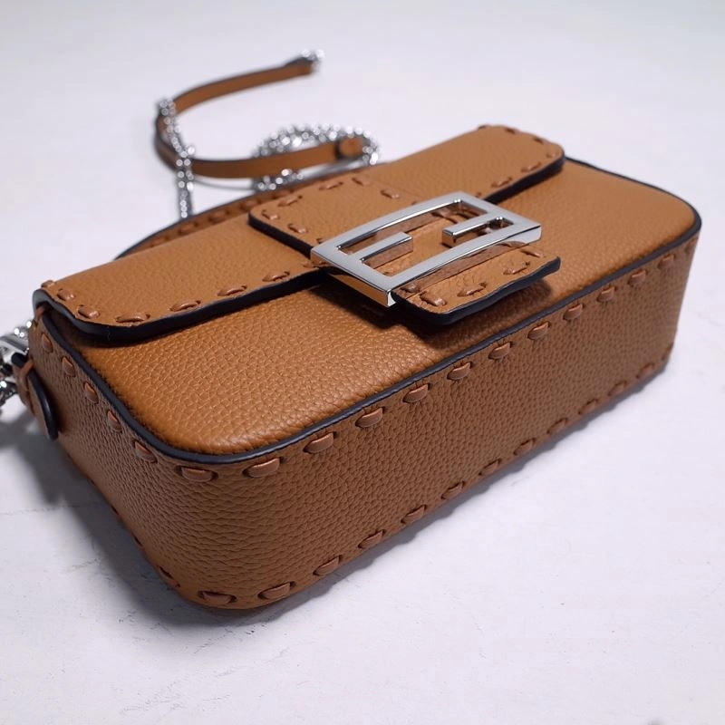 Top mirror Fendi Baguette Bags