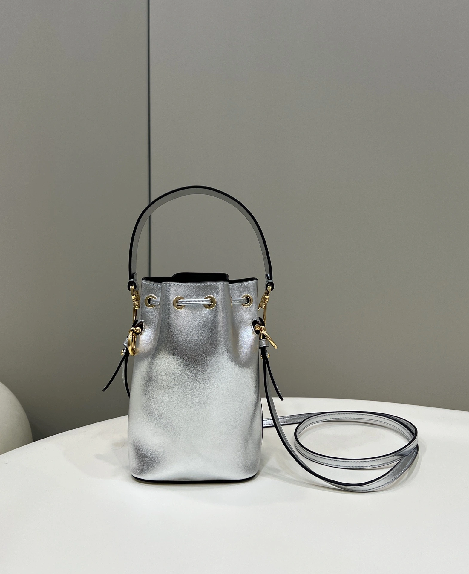 Low-cost Fendi Bucket Bags