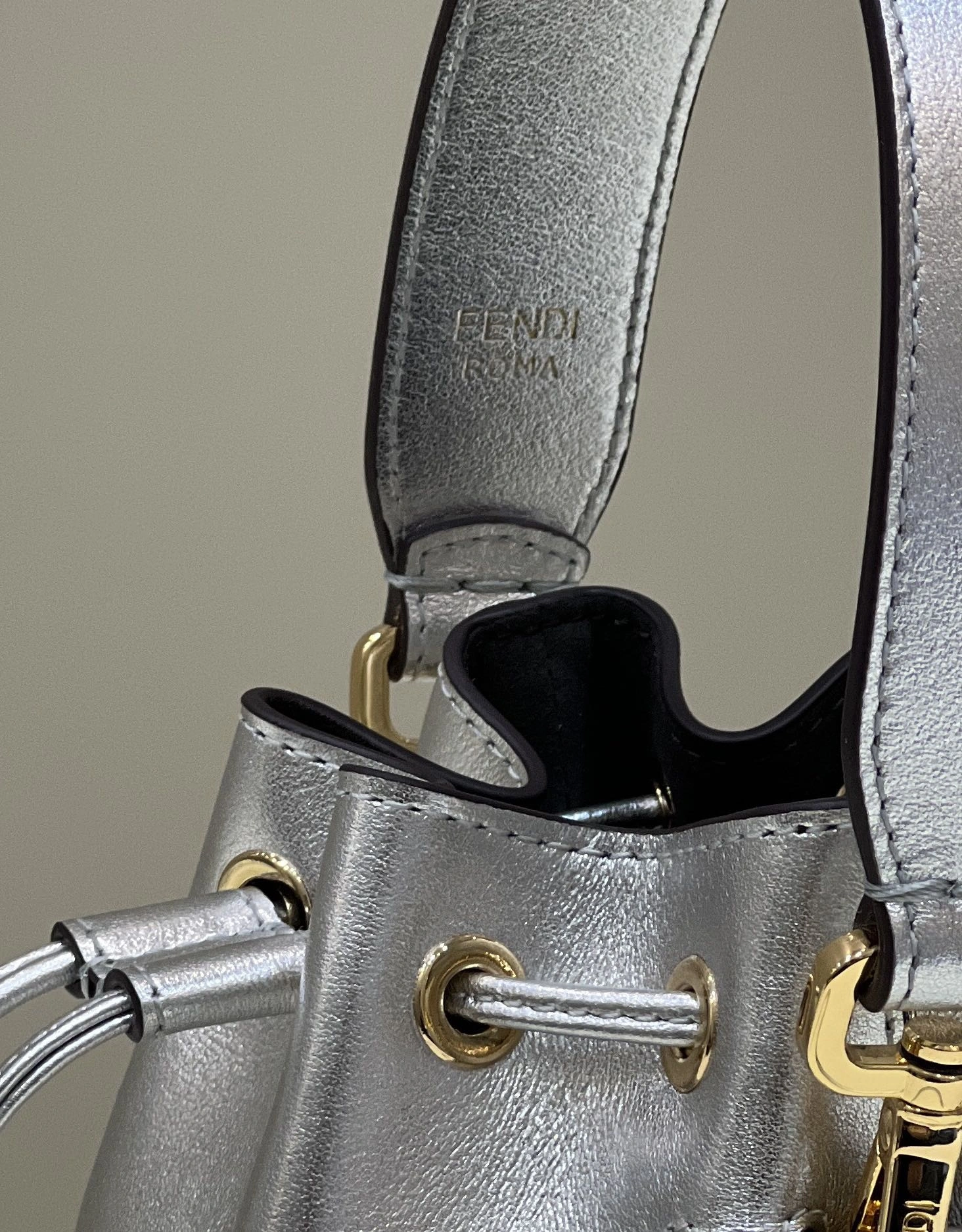 Low-cost Fendi Bucket Bags