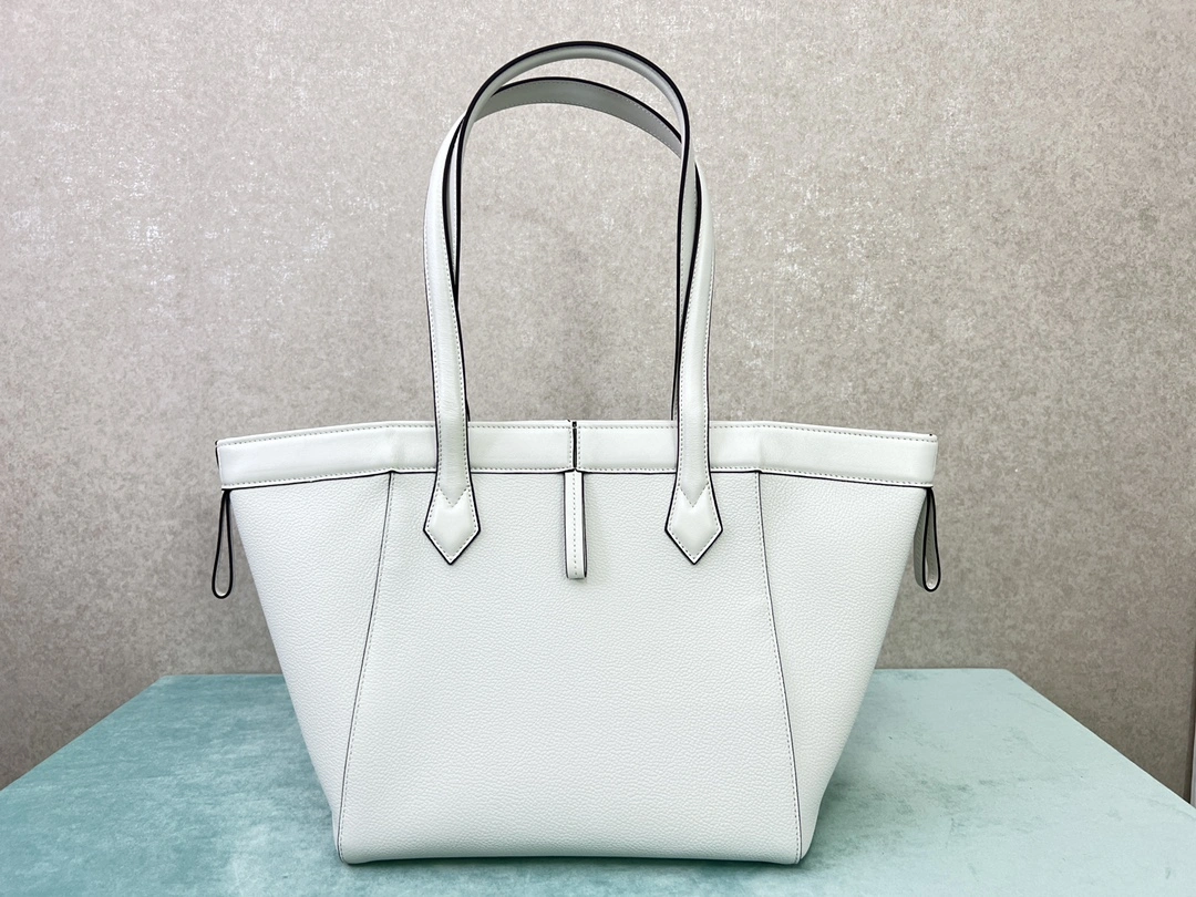 Low-cost Fendi Bucket Bags