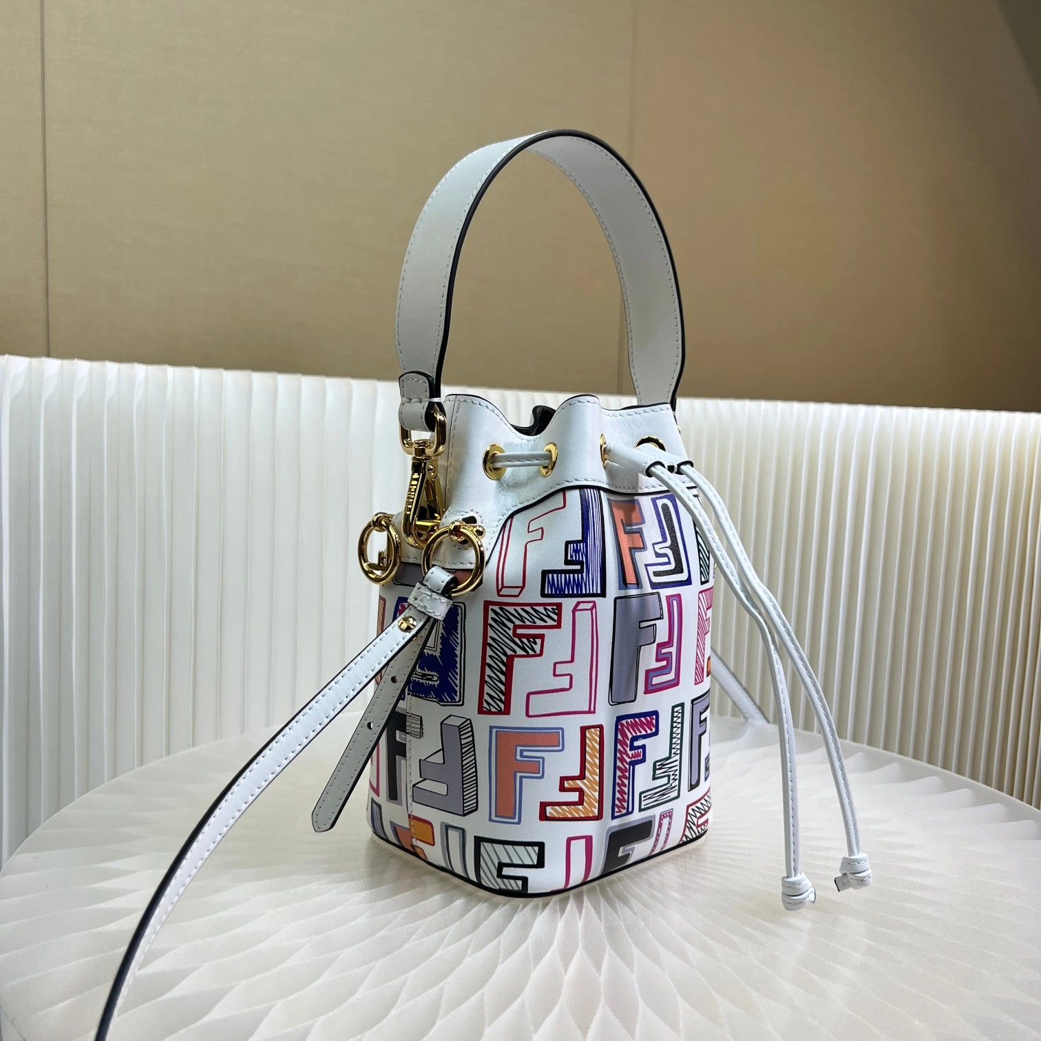 Top mirror Fendi Bucket Bags