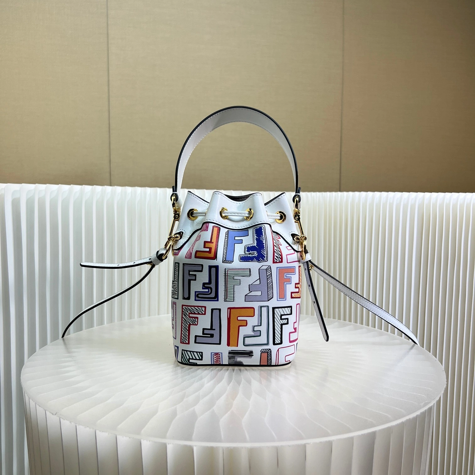 Top mirror Fendi Bucket Bags