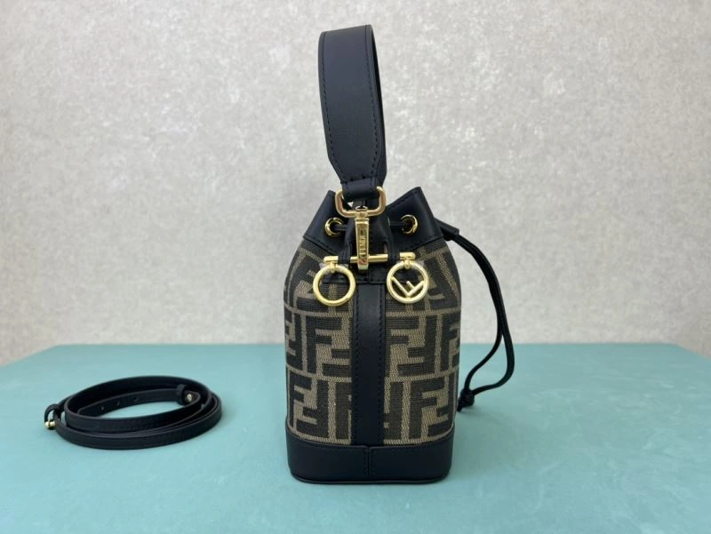 Top mirror Fendi Bucket Bags