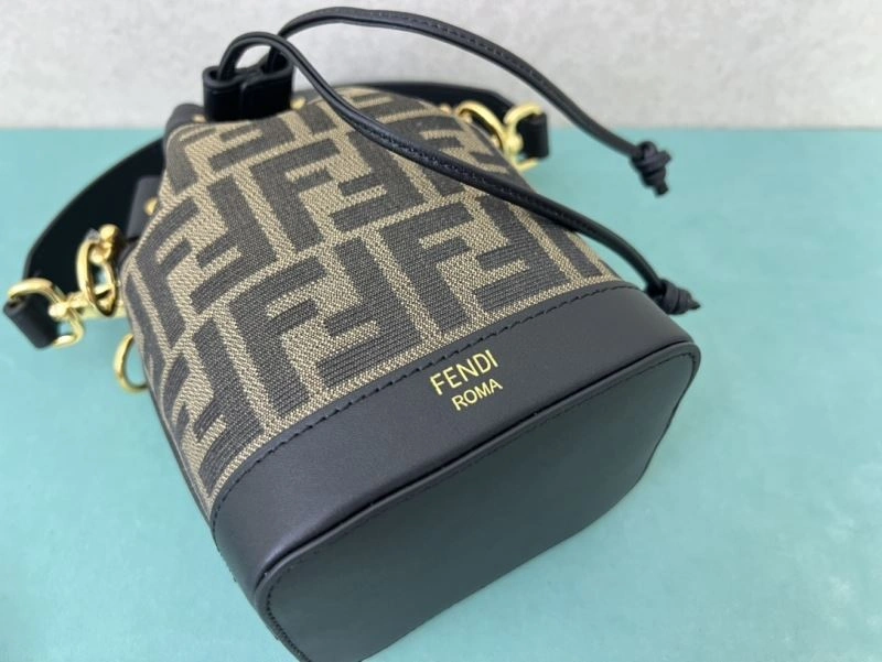 Top mirror Fendi Bucket Bags