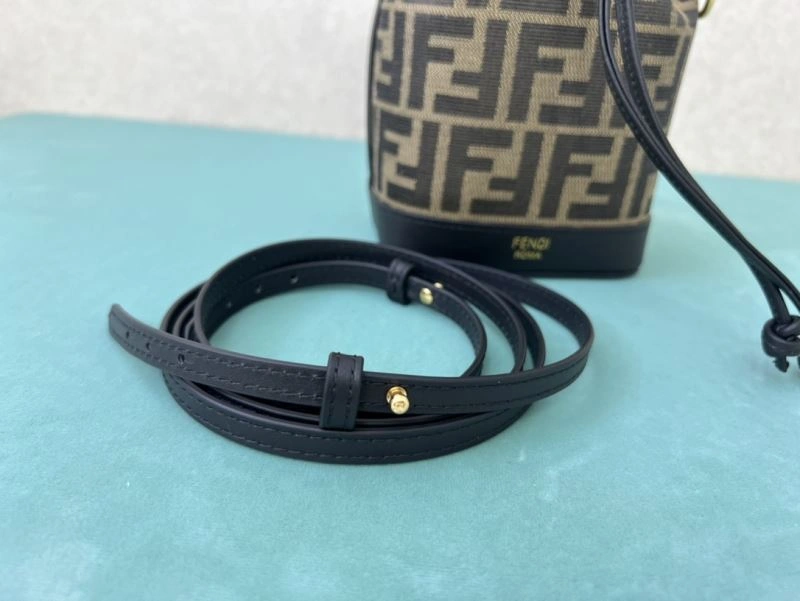 Top mirror Fendi Bucket Bags