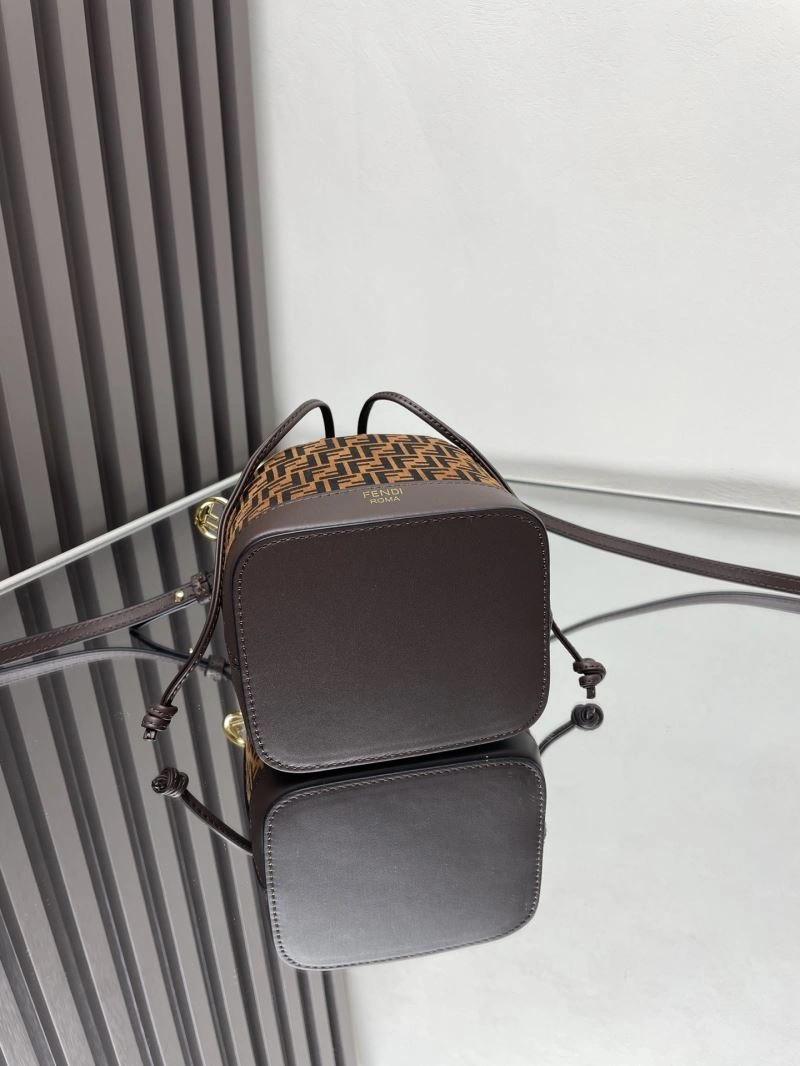 Top mirror Fendi Bucket Bags