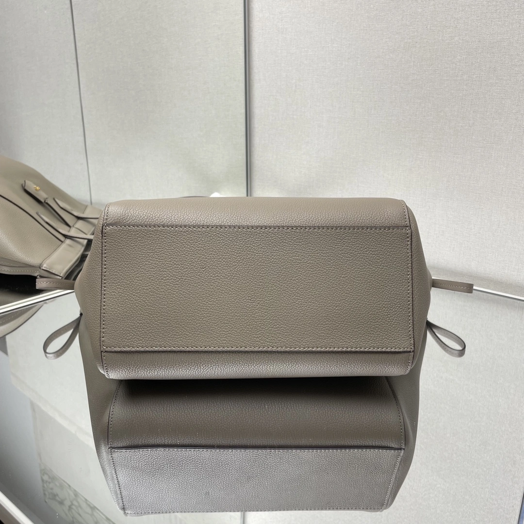 Reasonably priced Fendi Bucket Bags