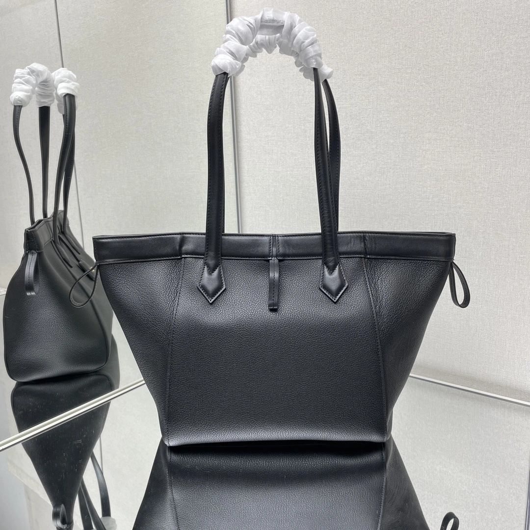 Inexpensive Fendi Bucket Bags