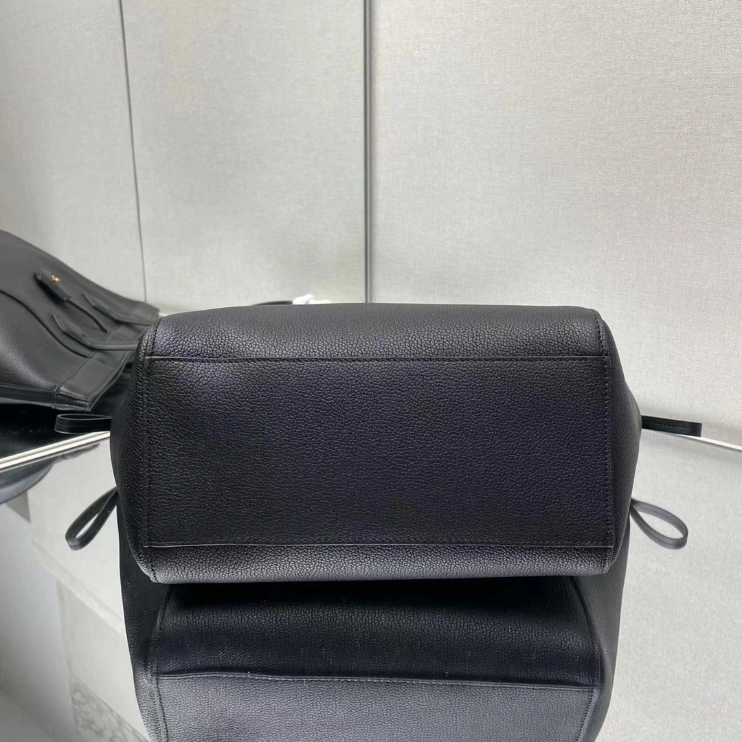 Inexpensive Fendi Bucket Bags