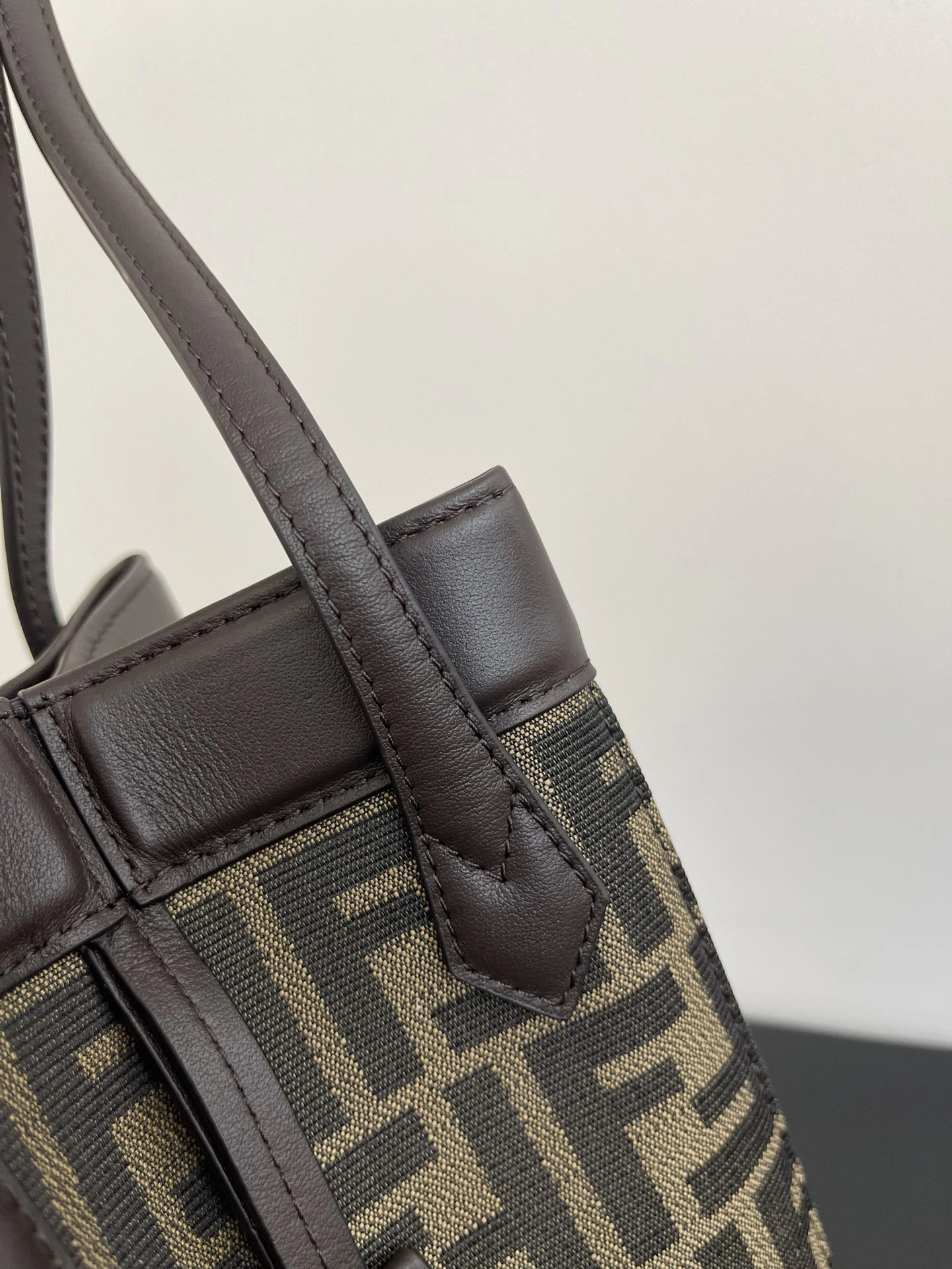 Accurate model Fendi Bucket Bags