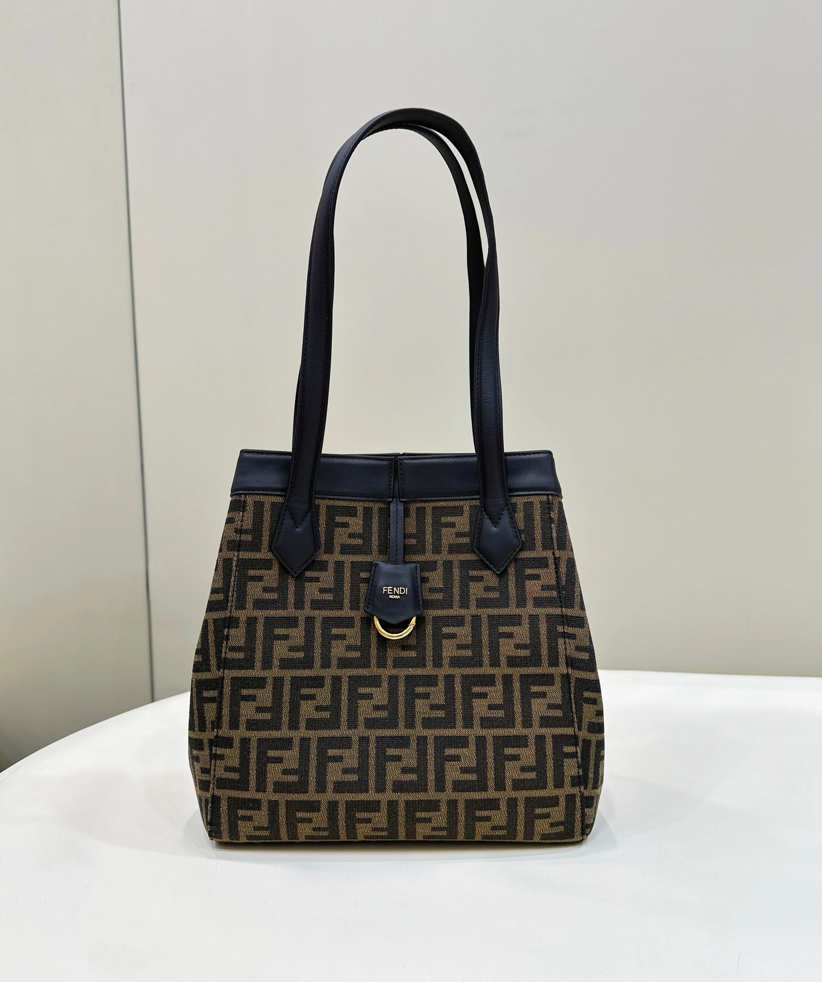 Top mirror Fendi Bucket Bags